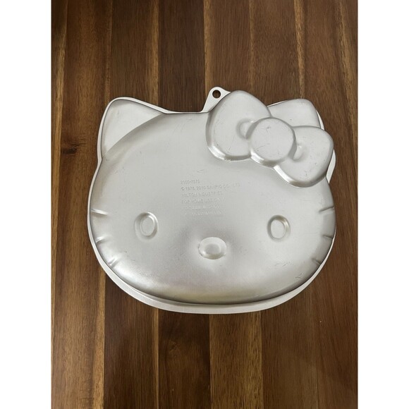 Wilton | Kitchen | Wilton Industries Hello Kitty Aluminum Cake Pan ...